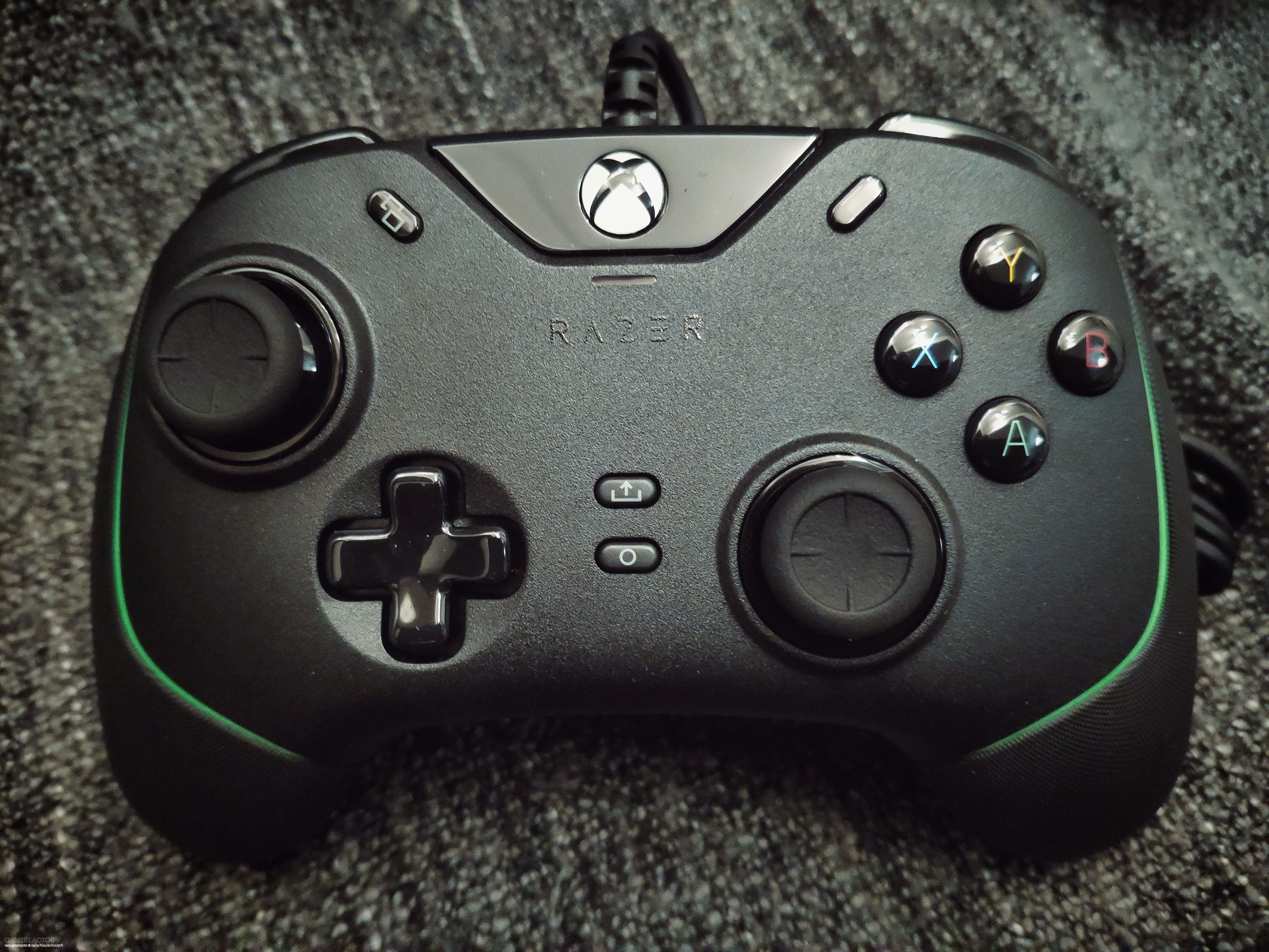 Razer Wolverine V2 - - Gamereactor