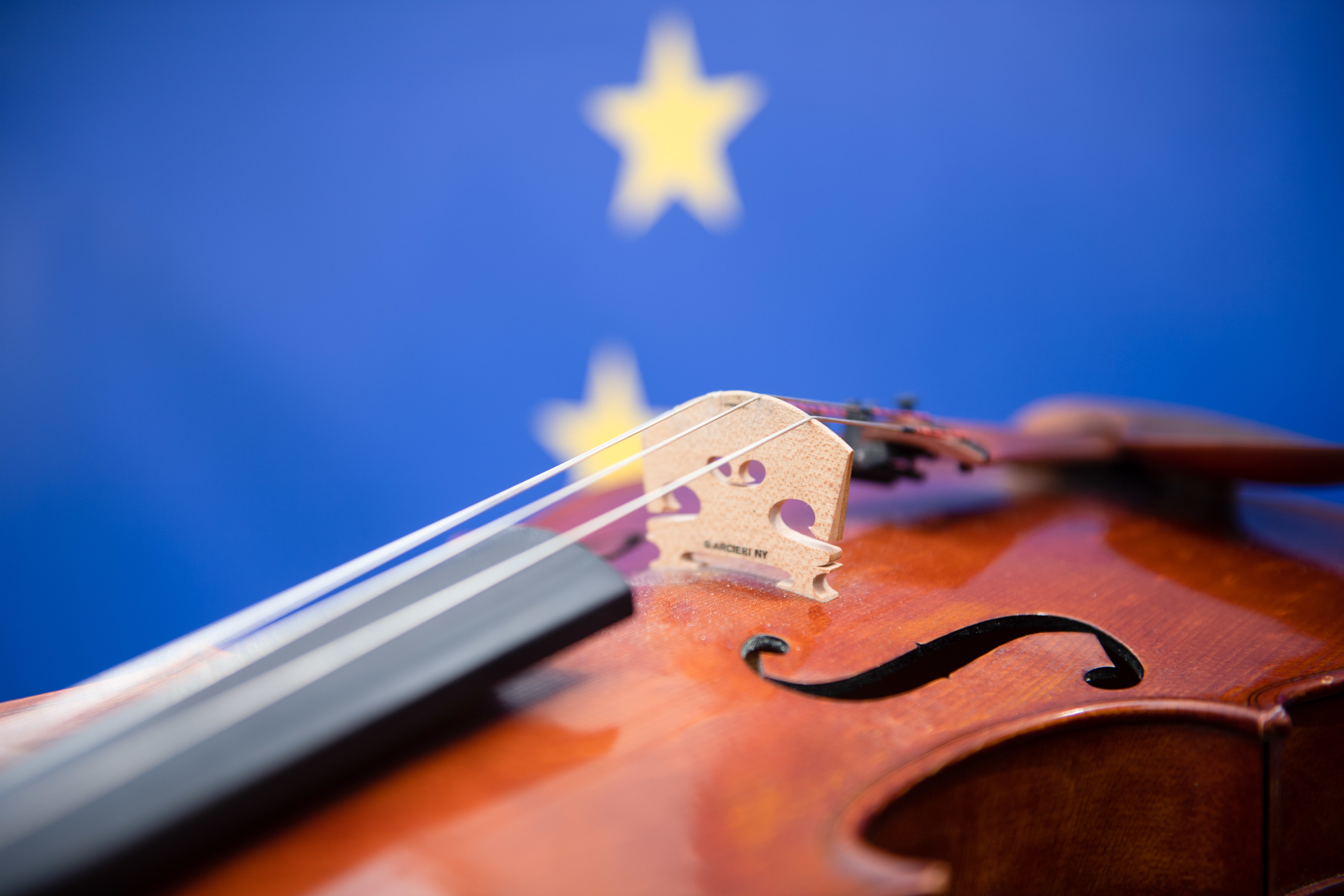 1700-luvulla valmistetun viulun odotetaan myytävän 18 miljoonalla ...