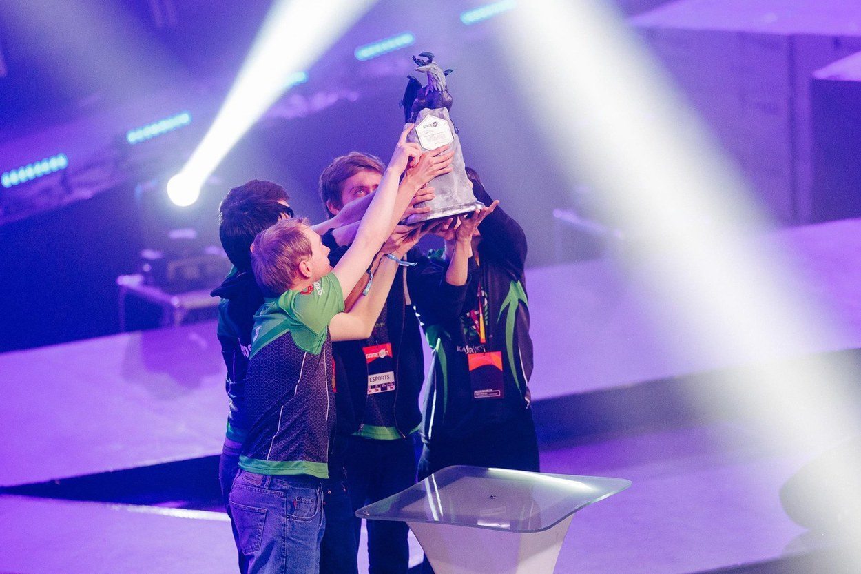 Singularity syytettynä palkkojen maksamatta jättämisestä, ja monesta muustakin - League of ...