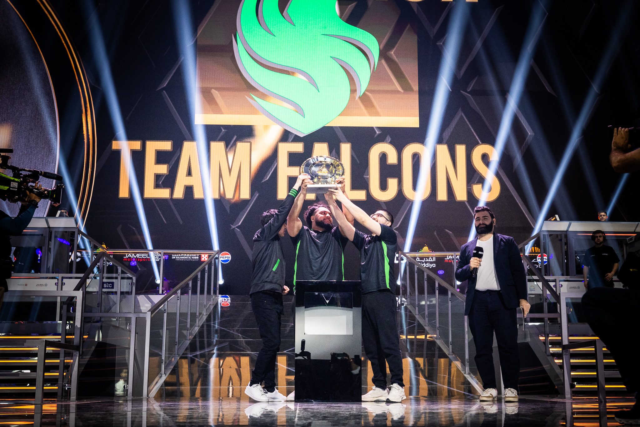 Team Falcons vei kotiin ensimmäisen Esports World Cup -pokaalin ...